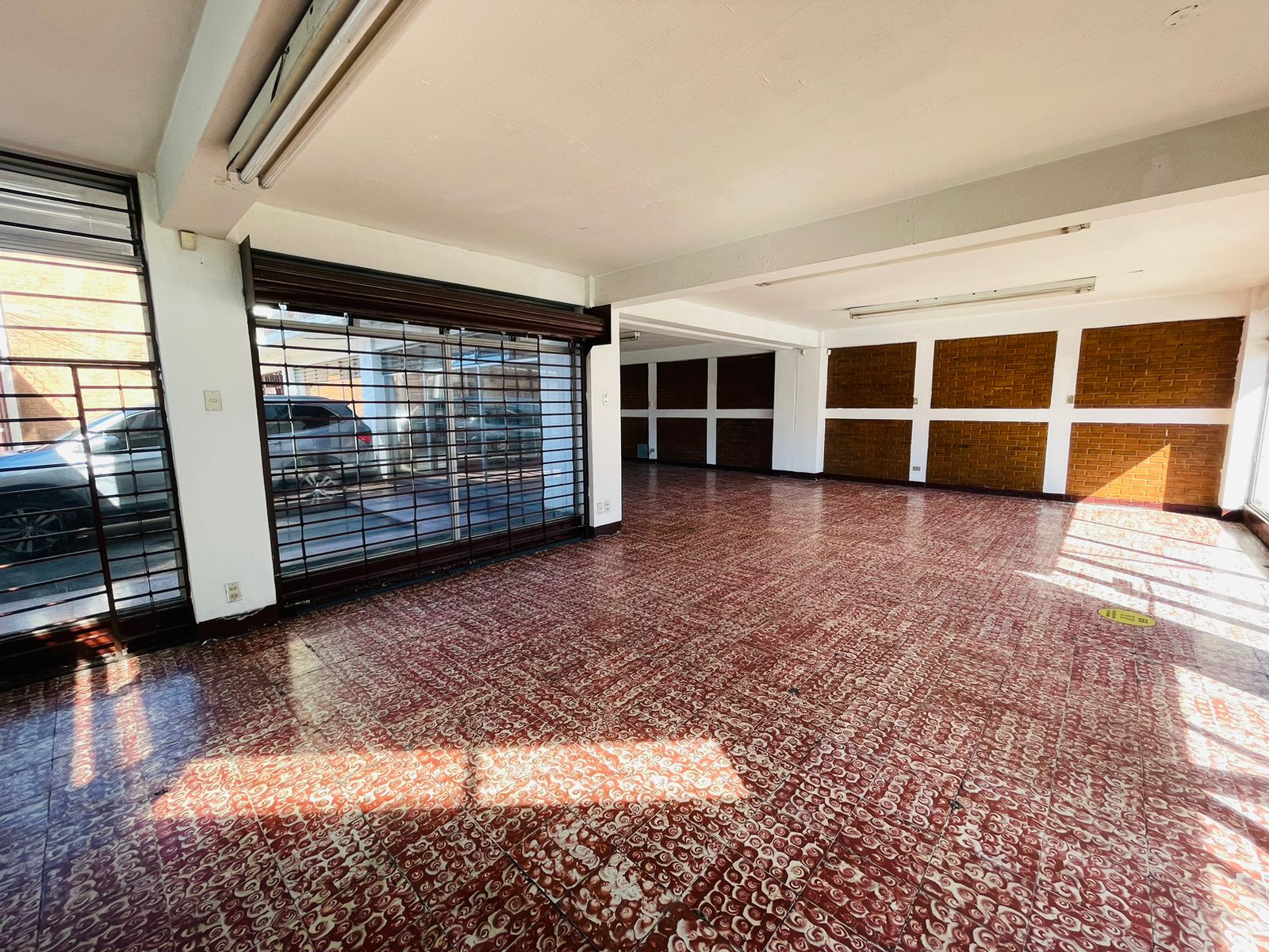 Venta de edificio de 5 niveles en excelente ubicación, Zona 01 - DKZ Real Estate